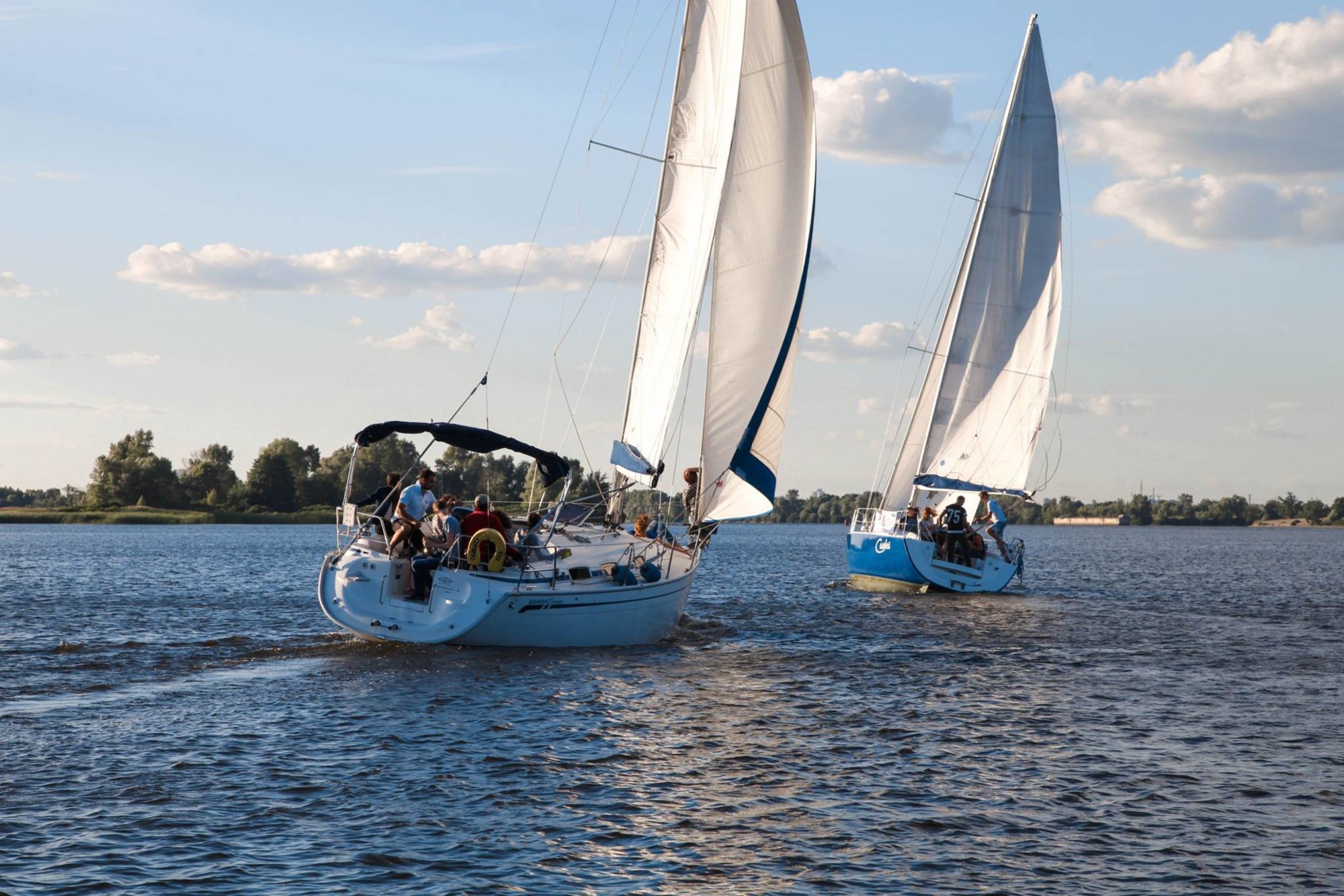 Прогулянка на яхті «Оріяна 33» з фотосесією для компанії до 9 осіб