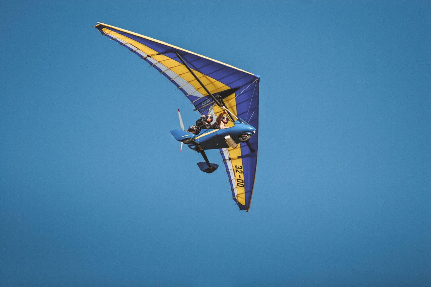 Hang glider flight up to 30 minutes for 1 person